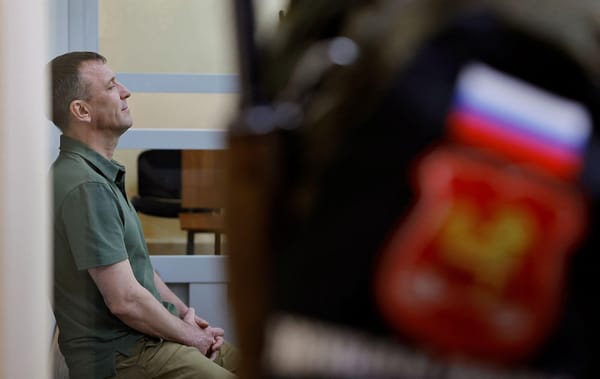 O major-general Ivan Popov está de regresso ao campo de batalha. Vai ...