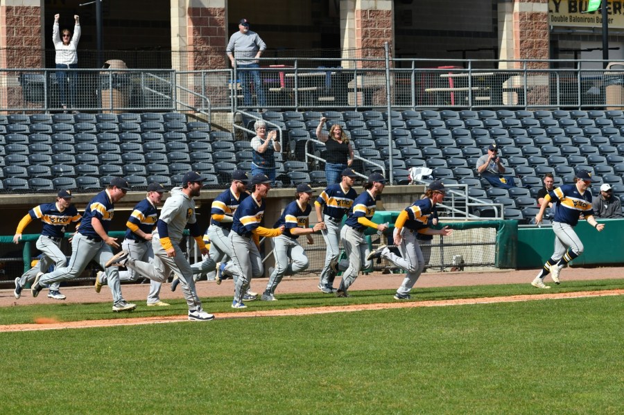 WV Tech baseball splits with national powerhouse