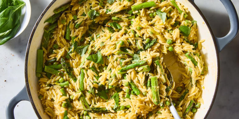 One-Pot Cheesy Asparagus Orzotto Is The Definition Spring Comfort Food