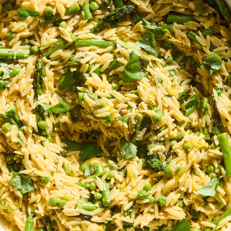 One-Pot Cheesy Asparagus Orzotto Is The Definition Spring Comfort Food