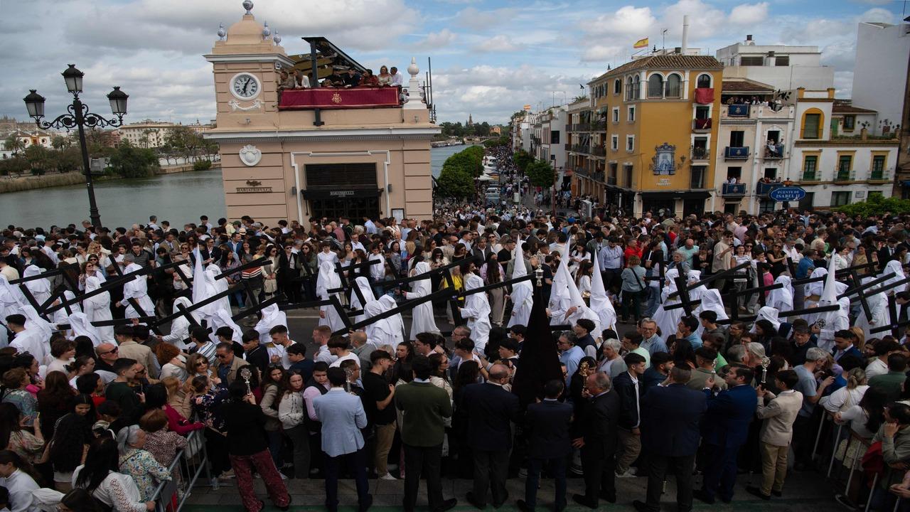 IN PHOTOS Holy Week processions in Seville mark the return of ...