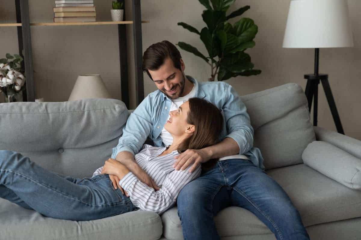 10 Things Couples Do When They Get Comfortable With Each Other
