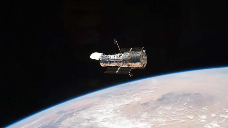A 35 años de la primera foto enviada por el telescopio Hubble desde el ...