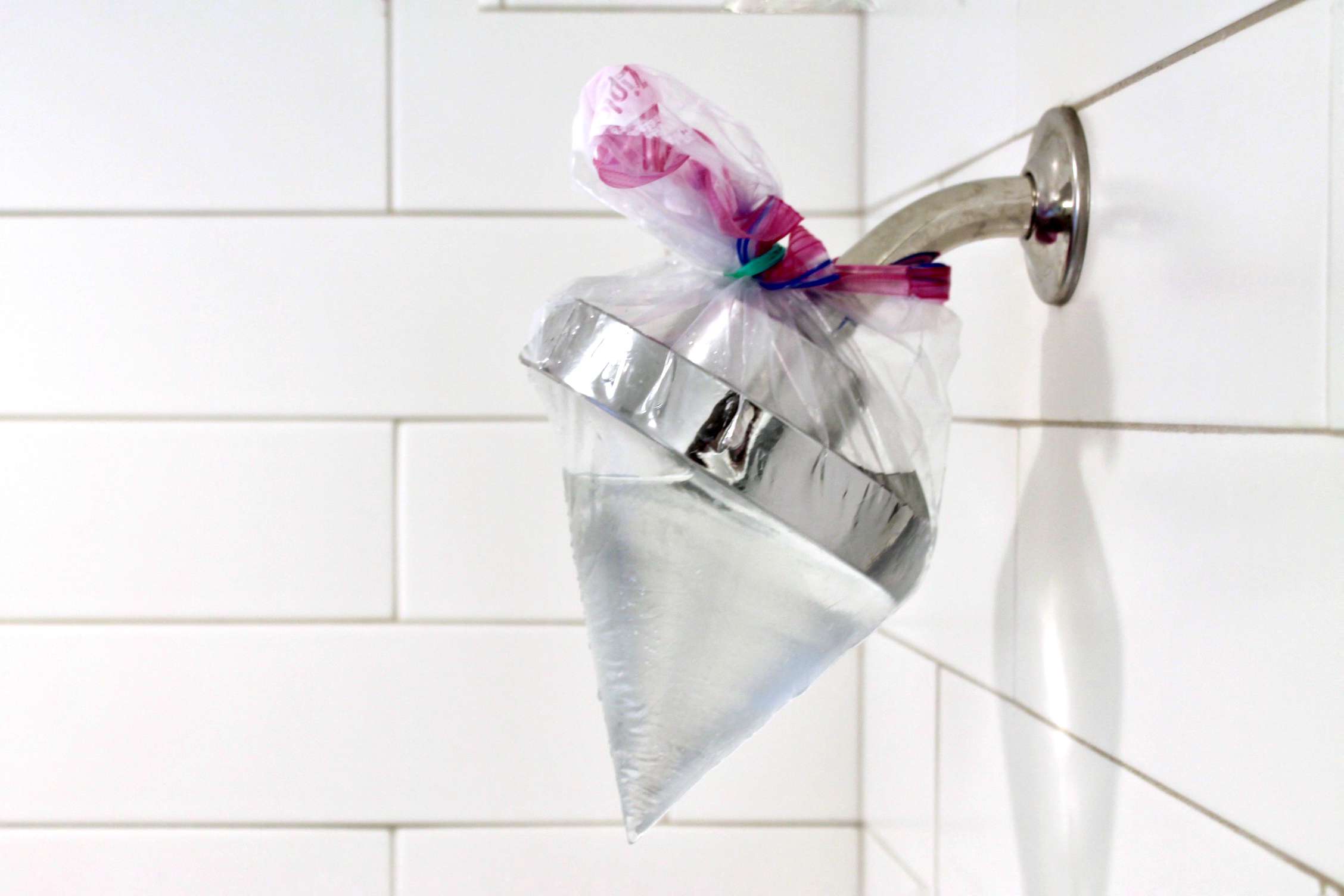 How to clean a showerhead the right way and get better water pressure ...