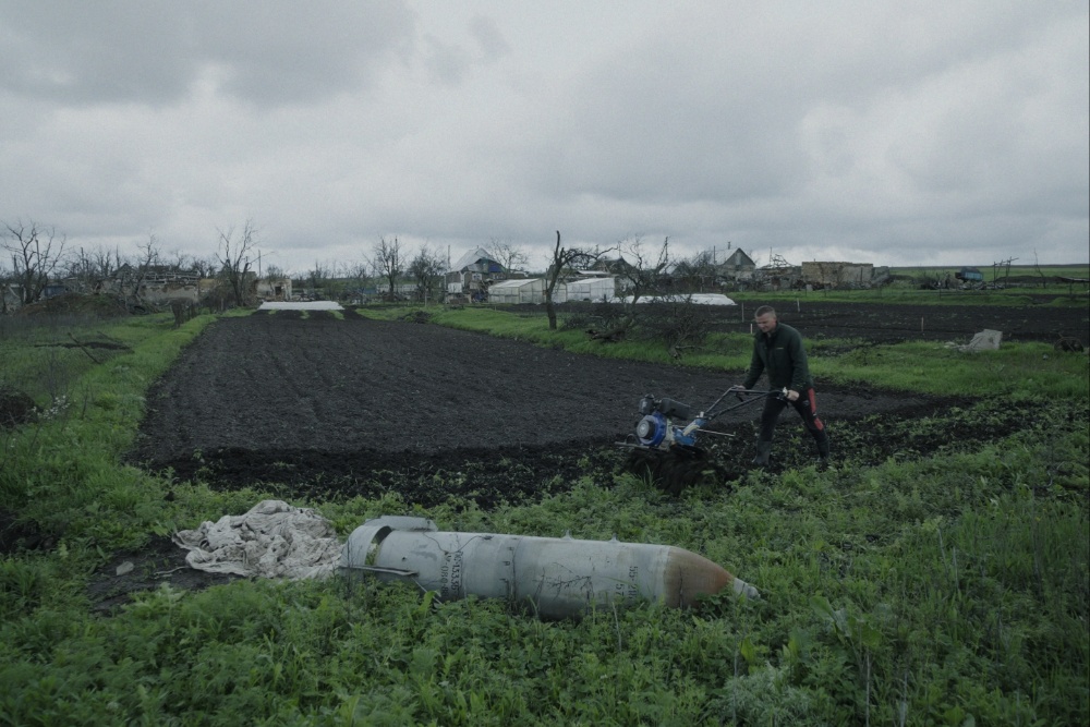 ‘Militantropos' Review: Austere Anti-War Doc Employs Formal Control in ...