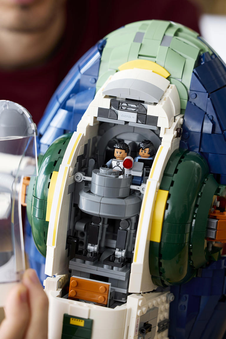 Star Wars: Lego Unveils Massive, 2,970-Piece Jango Fett Starship ...