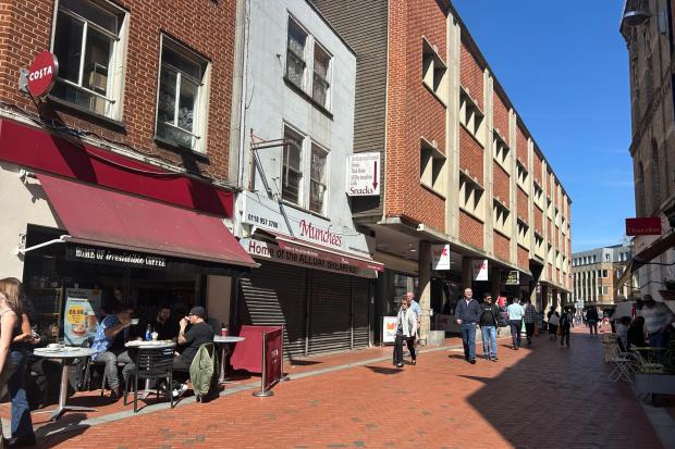 What residents would like to see replace Munchees cafe