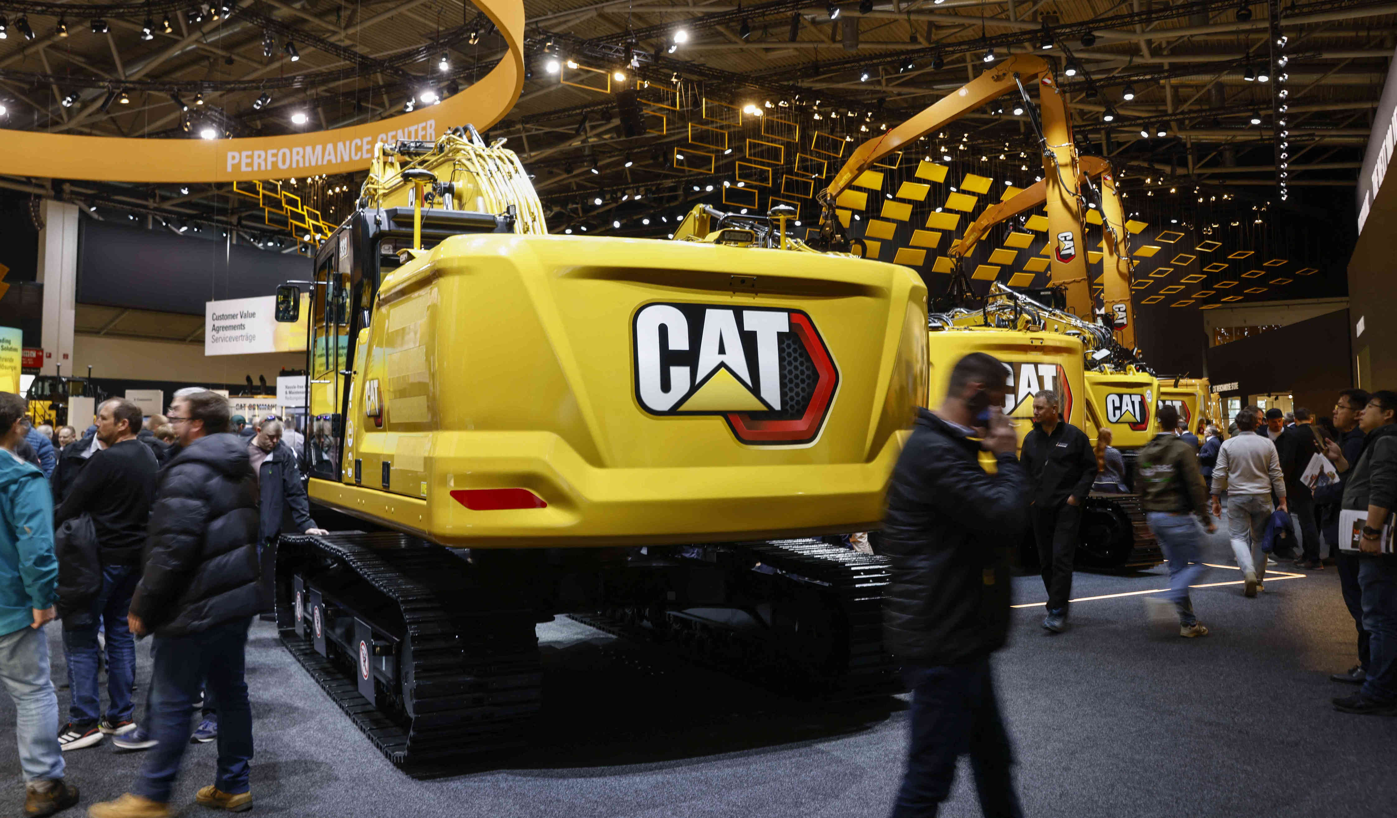 Caterpillar Changes CEOs, With COO Creed Taking Over