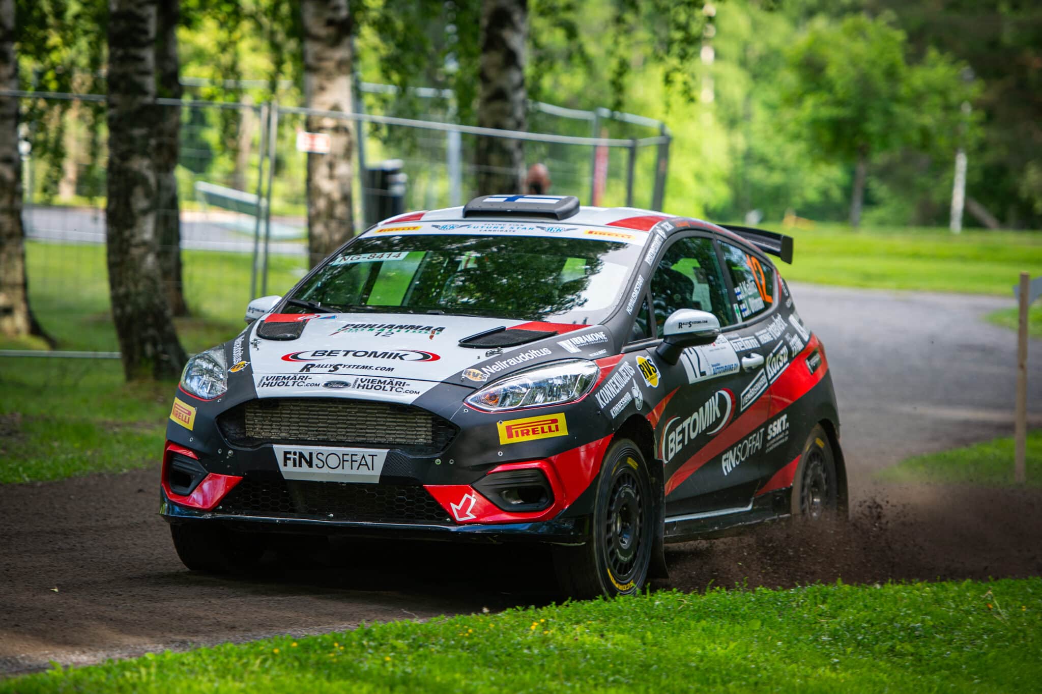 Sensaatiomainen temppu: Suomalainen ralliässä juhli voittoa maailmalla