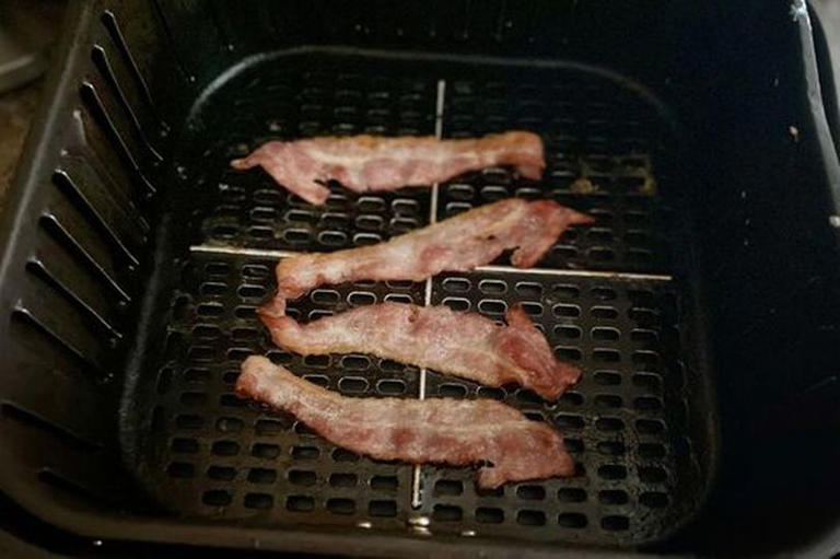 I made extra crispy bacon in less than 5 minutes without a pan by ...