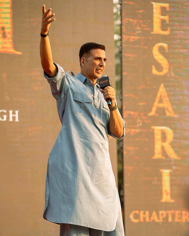 Pics: Kesari Chapter 2 co-stars Akshay Kumar, Ananya Panda & R Madhavan visit Amritsar