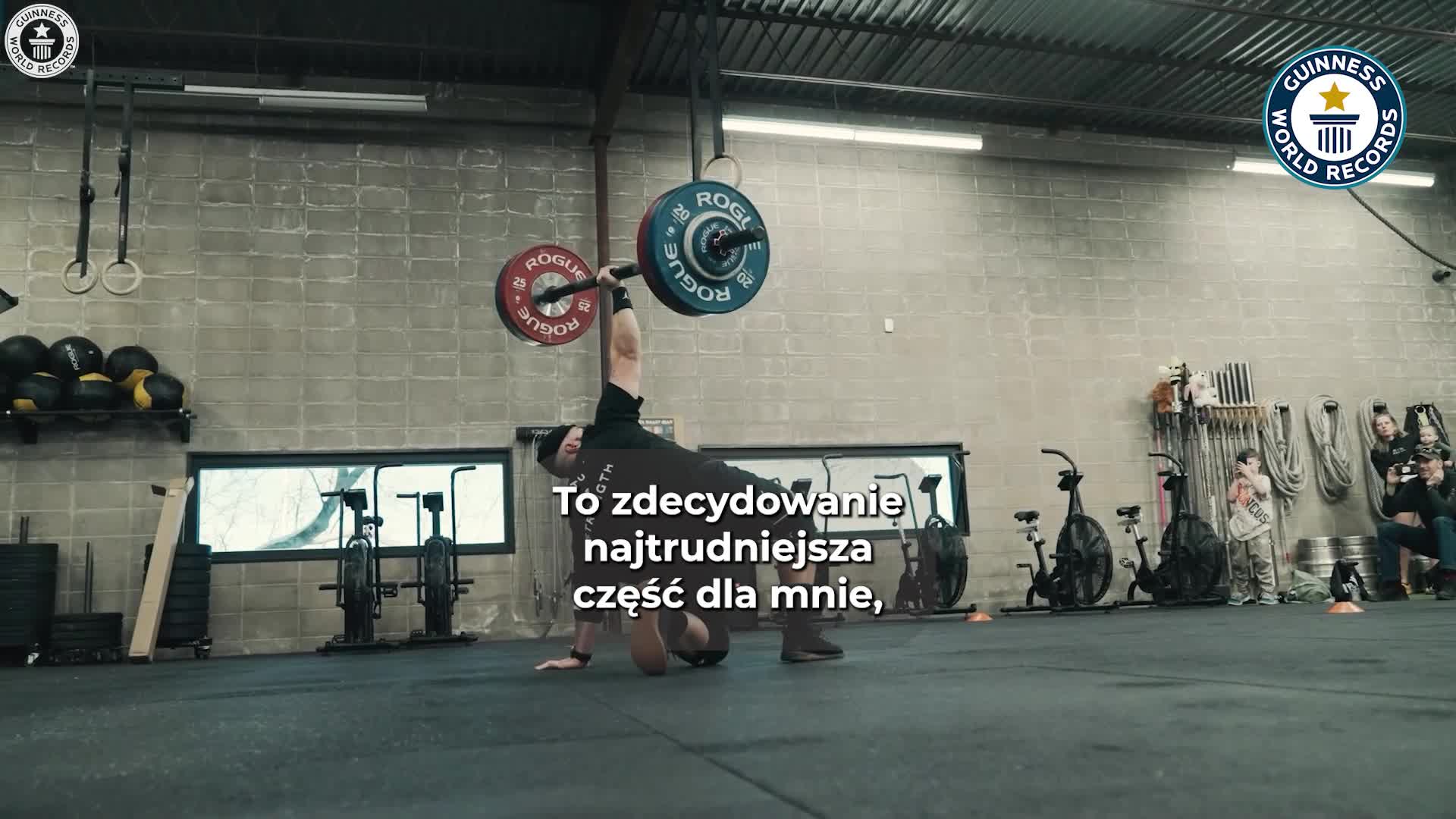 Powerlifter Michael wykonuje najcięższe tureckie wstawanie