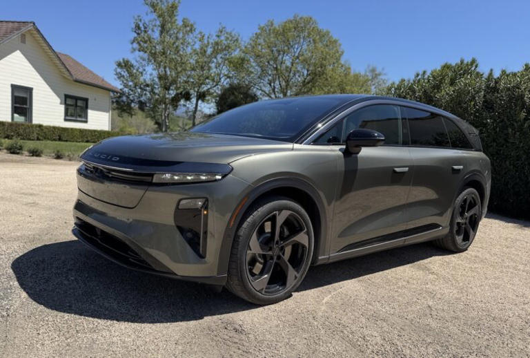 Lucid Gravity May be the Ultimate 3-Row SUV: Electric, Luxury, Minivan ...