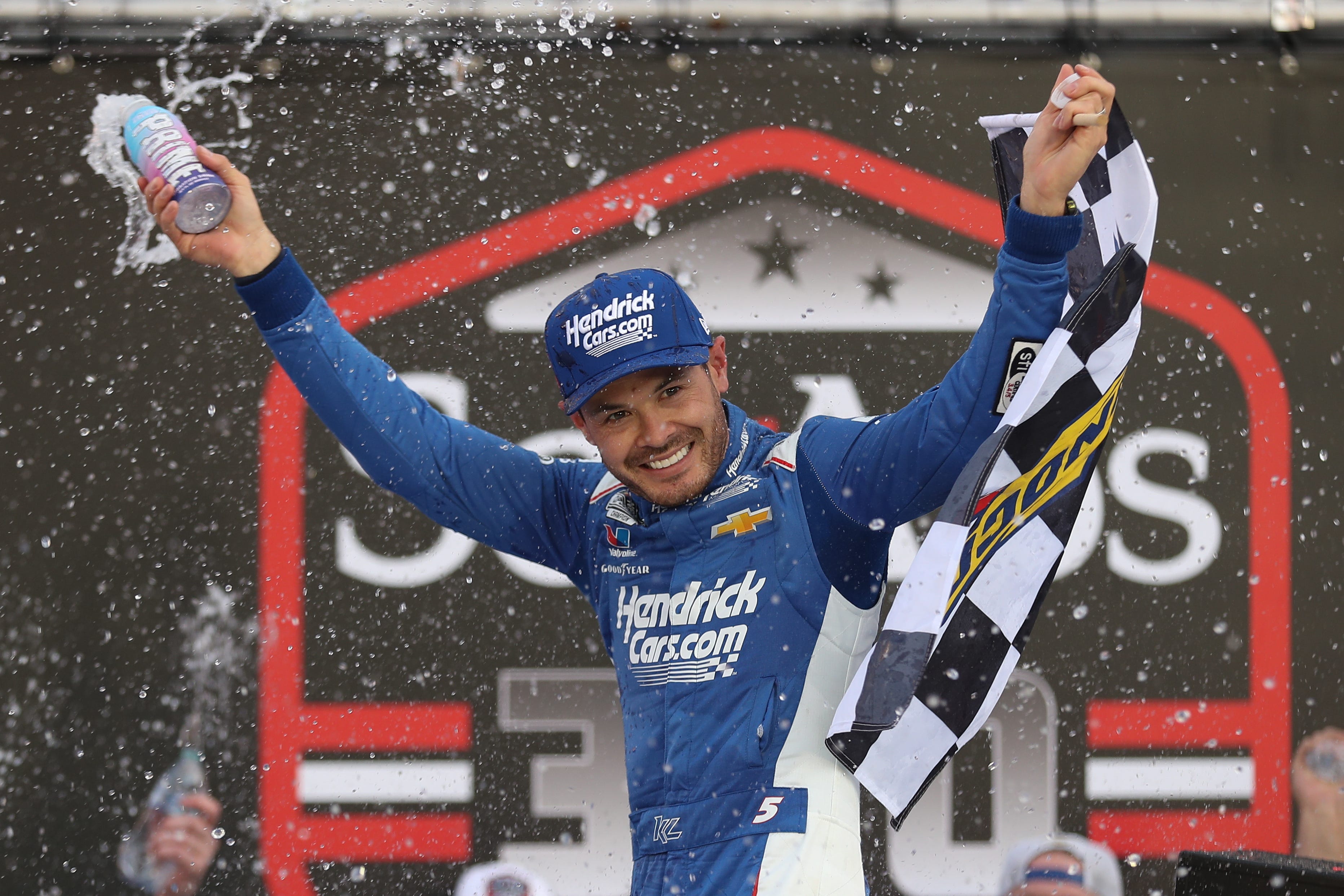 Kyle Larson makes shocking NASCAR history at Bristol in 2025