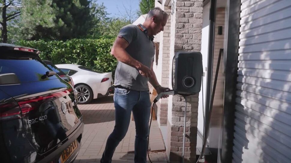 EV thuis opladen gaat straks NOG trager (om een goede reden!)
