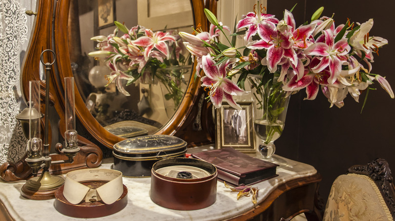 Transform A Dingy, Thrifted Mirror Harp Into An Ornate Entryway Shelf