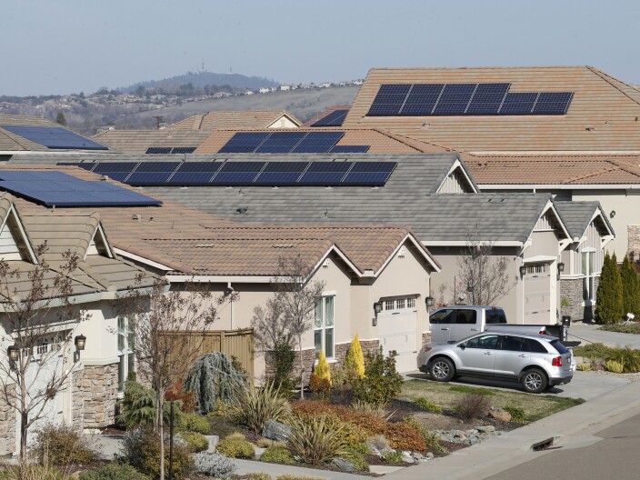 California bill to cut solar incentives prompts fierce debate