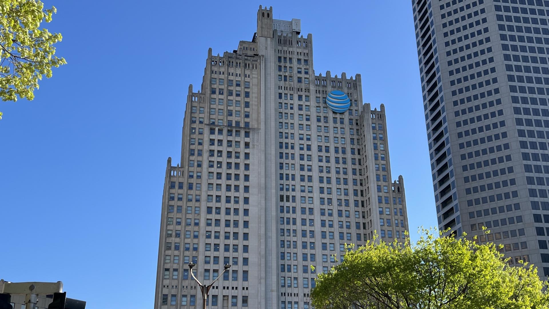 AT&T sells downtown St. Louis tower