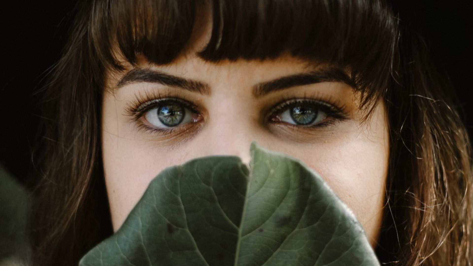 10 Bizarre Makeup Trends To Forget About & 10 Classic Looks That Always ...