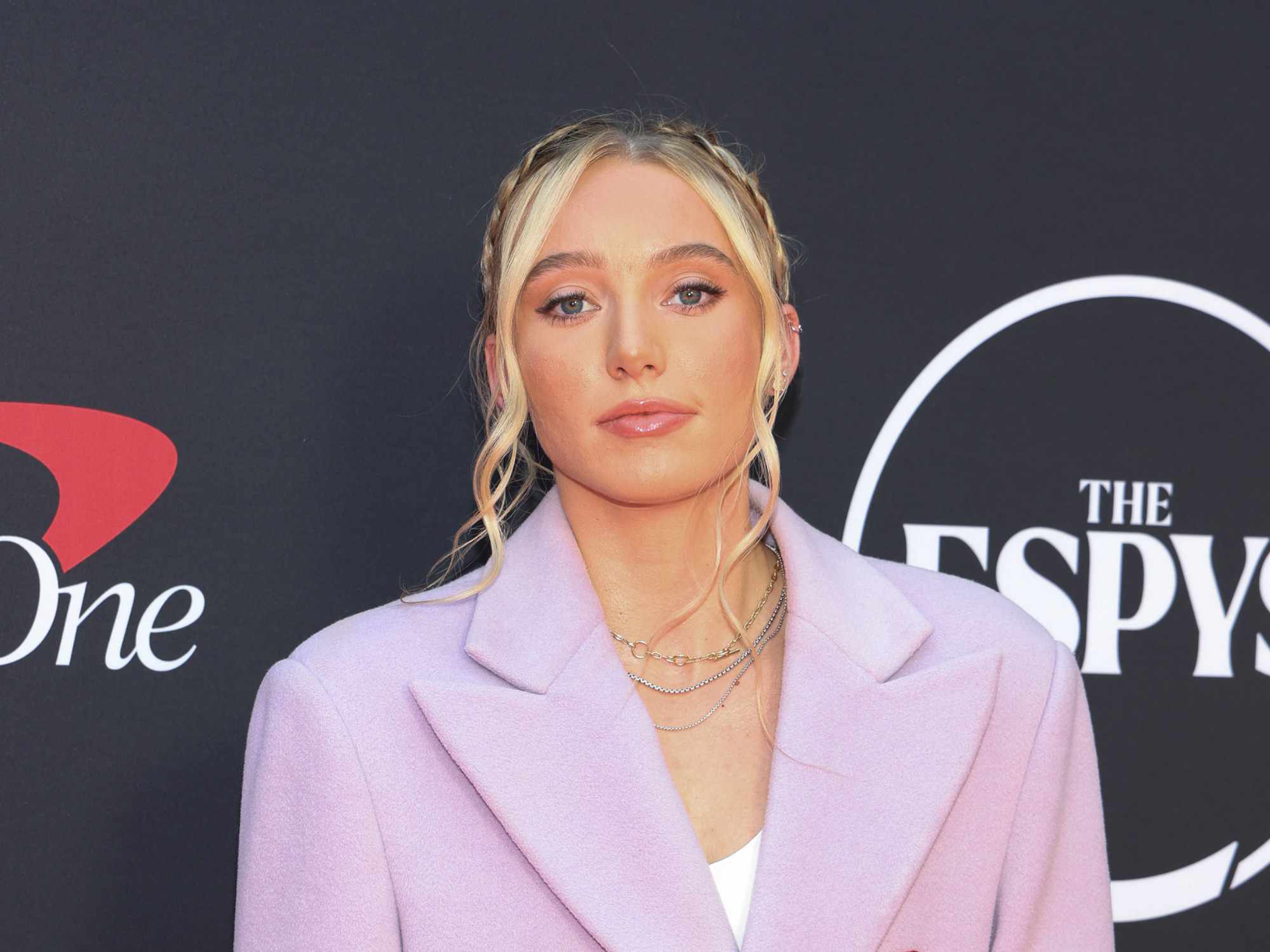 Paige Bueckers Traded Her Signature Braids for Beachy Waves at the WNBA ...