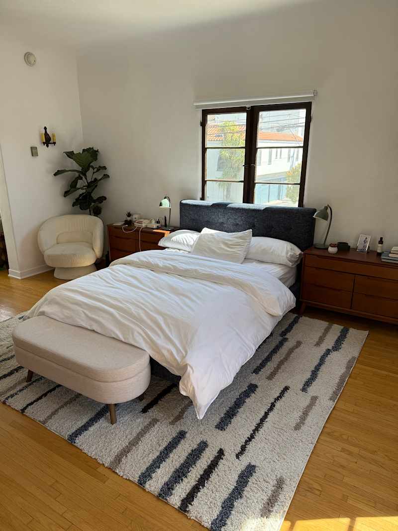 This 400-Square-Foot Santa Monica Studio Has a Nook You'll Want to Move ...