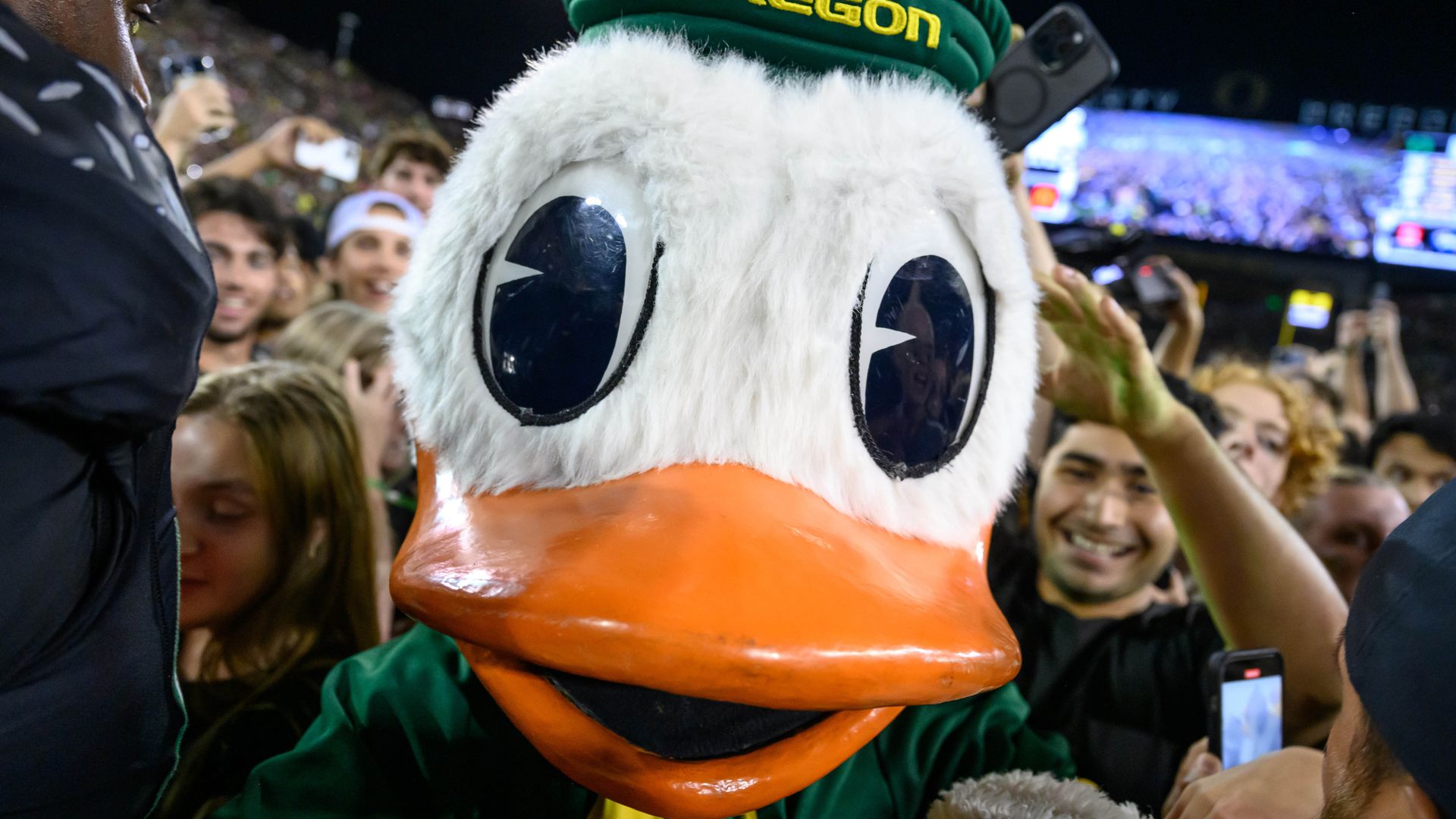 Weekend Recap: Beach Volleyball and Track