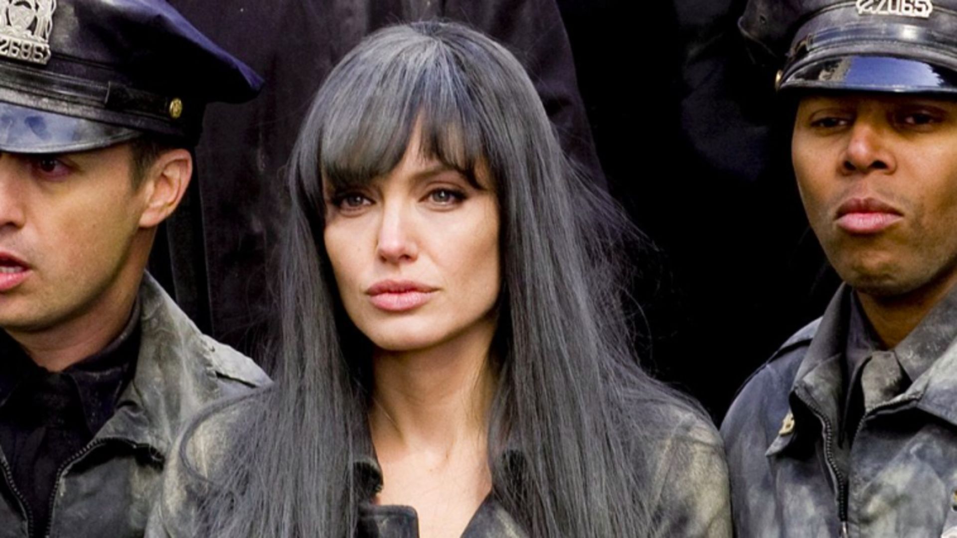 Actiethriller 'Salt' met Angelina Jolie verdwijnt binnenkort uit het ...