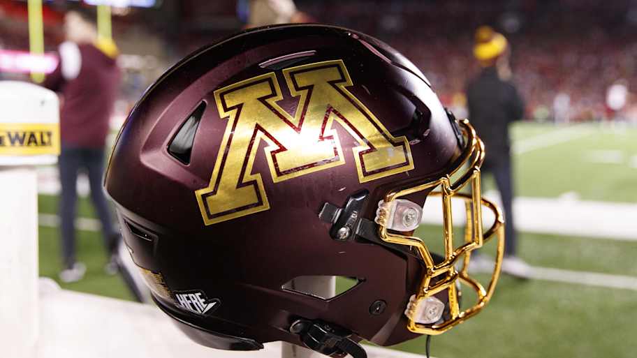 Two Gophers football players announce plans to enter the transfer portal