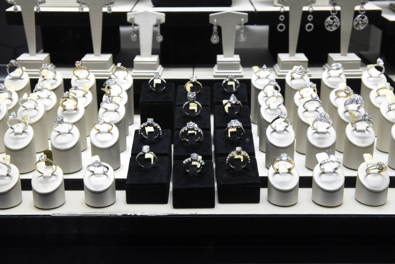 Diamond Dealer Arrested In Antwerp In Bank Fraud Case