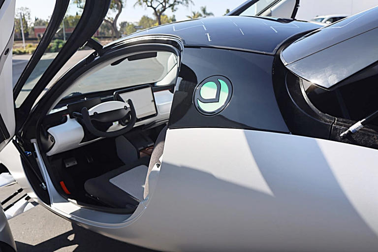 Drive 1,000 Miles, Never Plug In? Aptera Might’ve Just Changed Everything