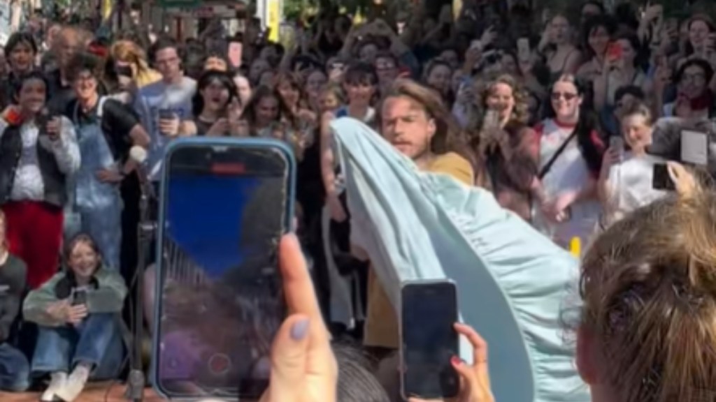 Rapt Crowd Watches In Awe As Man Performs Complicated-Yet-Mundane Task ...