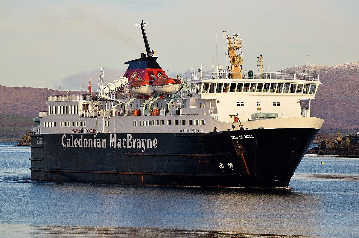 Islanders welcome CalMac move to 'urgently review' South Uist ferry service