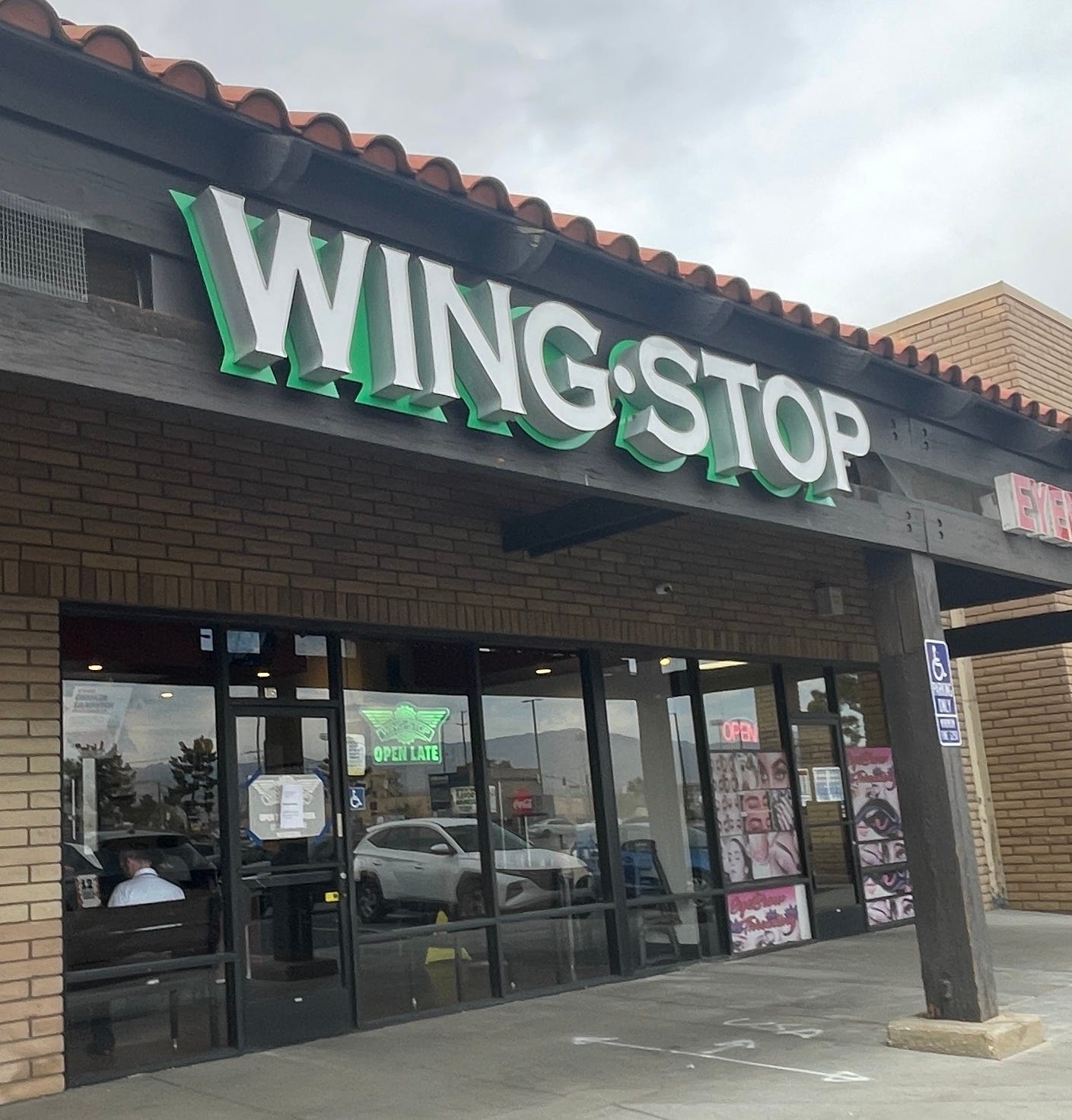 ‘Find Your Flavor’: New Wingstop opens near Apple Valley High School