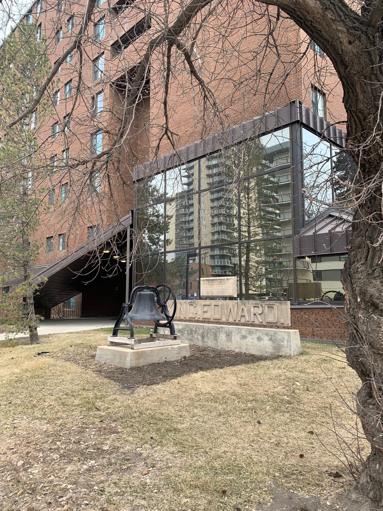 Seniors concerned about safety of Saskatoon Housing Authority building