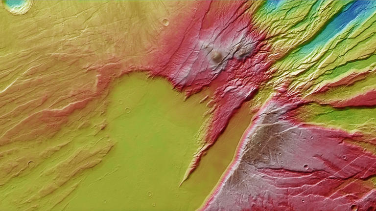 New photos from European Mars orbiter show dynamic, volcanic Red Planet ...