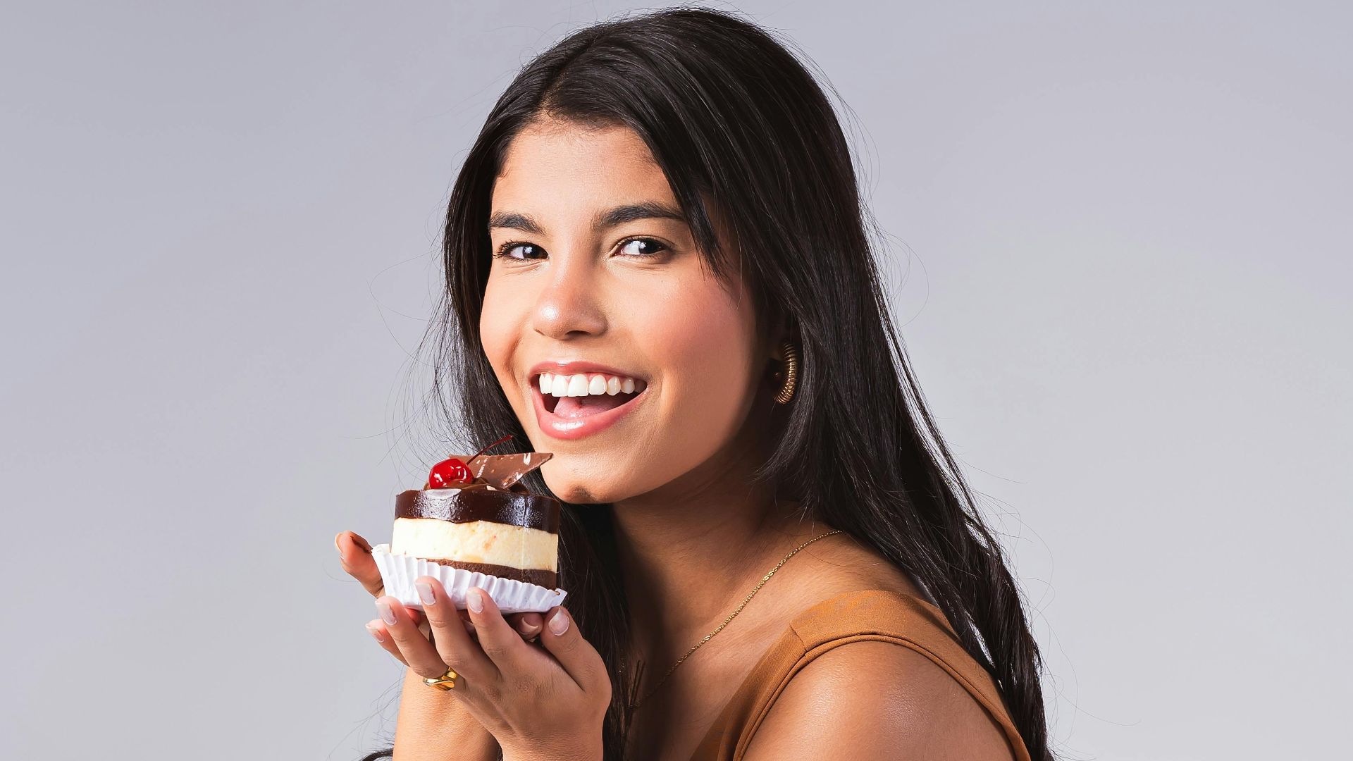 10 Indulgent Desserts For Big Sweet Tooths & 10 Light Options That ...