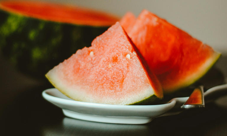 Top 8 low-carb fruits to boost your health