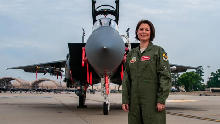 Air Force erases first female Thunderbird pilot's achievements from ...