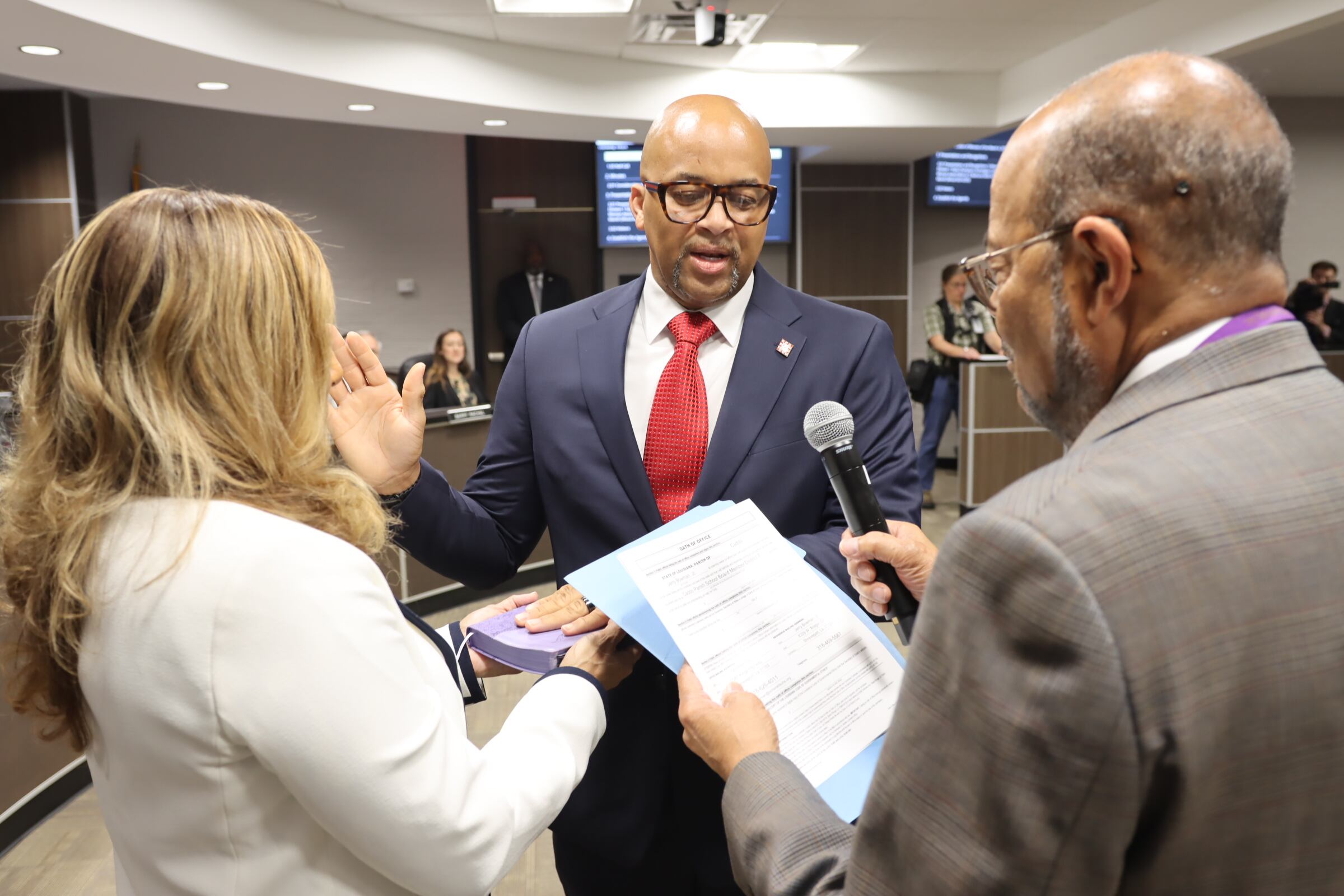 Jerry Bowman Jr. sworn in as Caddo Parish School Board member