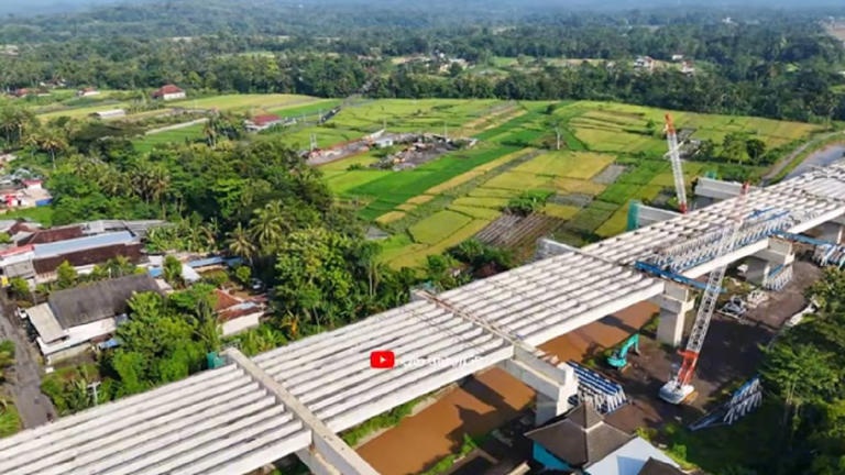 Progres Tol Jogja–Bawen di Banyurejo Tembus Langit: Struktur Melayang Spektakuler Mulai Terbentuk!