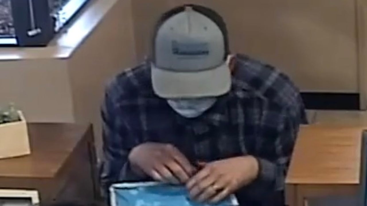 Police in Santa Rosa need help identifying bank robbery suspect