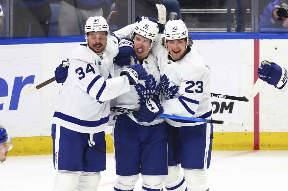 Marner hits 100 points, Maple Leafs clinch Atlantic Division title in win