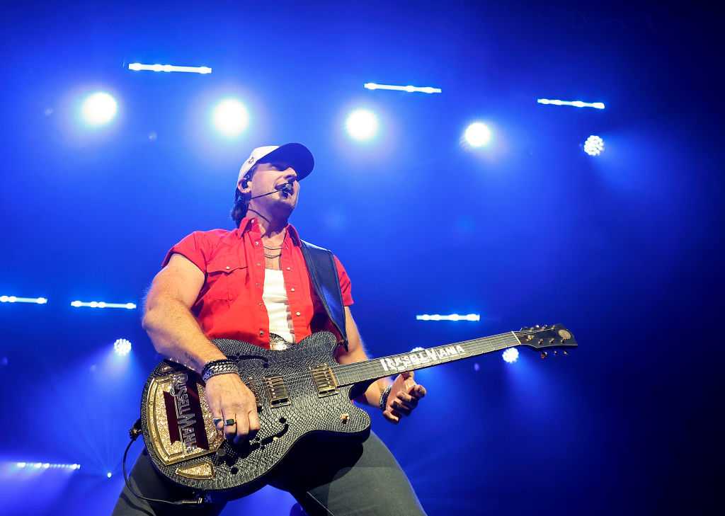 Country music singer-songwriter Russell Dickerson brings 'RussellMania ...