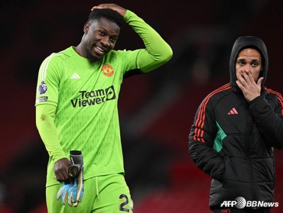 '日 국대 GK 맨유행' 분위기 심상치 않다... 英 BBC "맨유 현 주전 골키퍼, EPL 최악 수준"