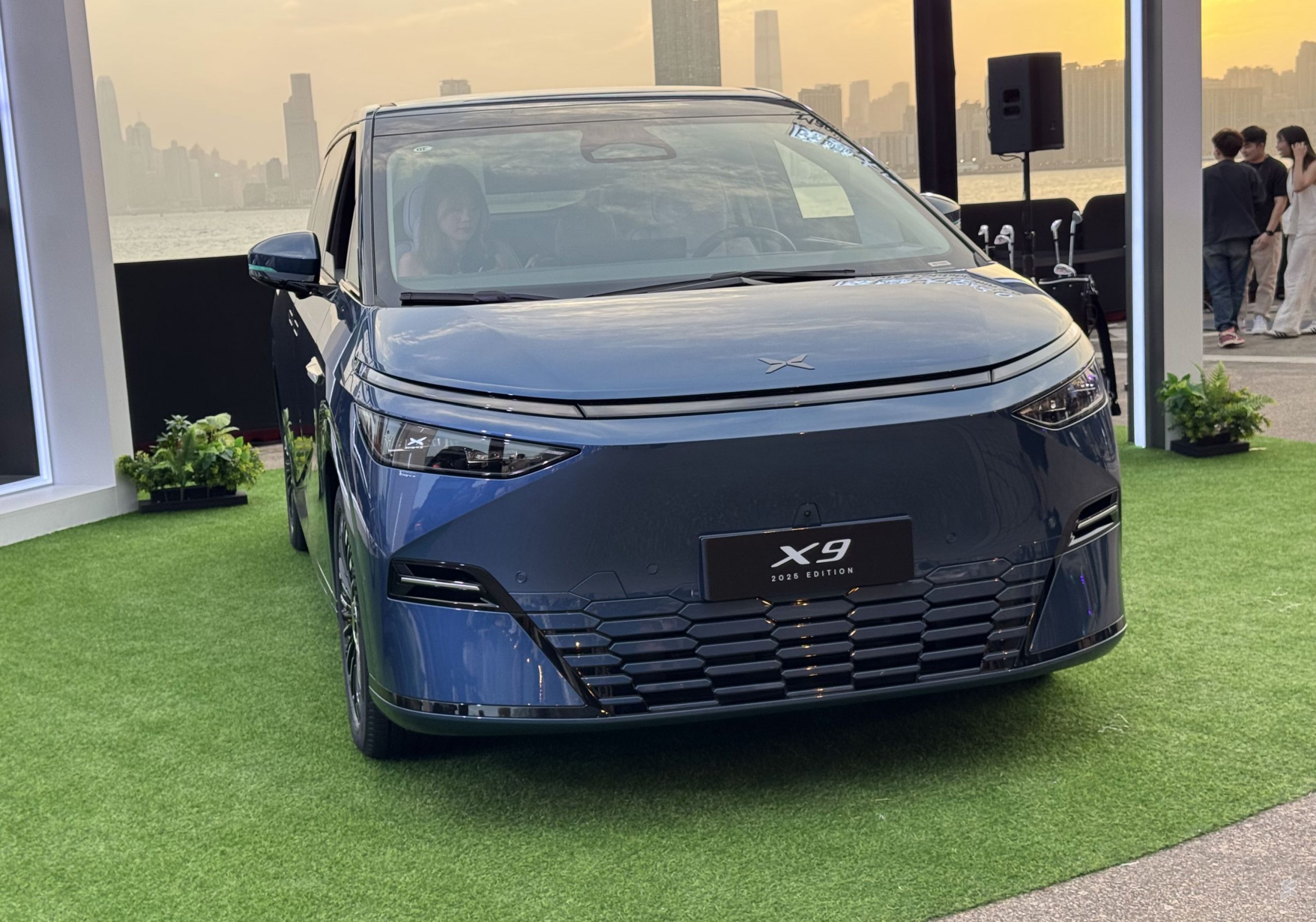 Updated Xpeng X9 2025 boasts Turing AI Smart Driving, upgraded features ...