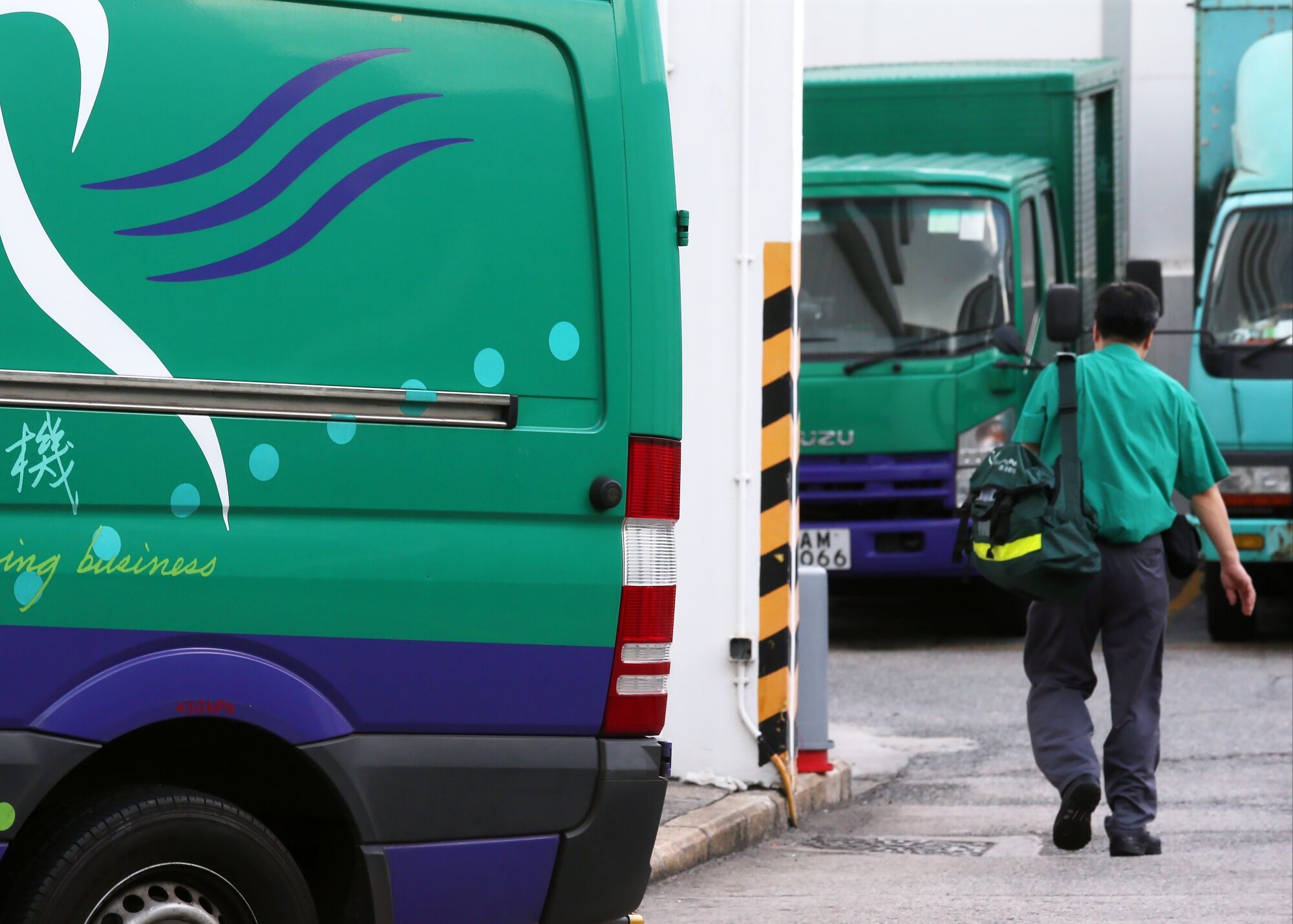 Hong Kong Postal Service Halts US Parcels on Tariff ‘Bullying’