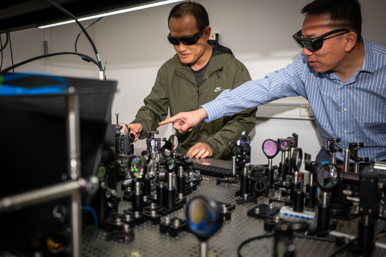 Programmable photonic chip uses light to accelerate AI training and cut ...