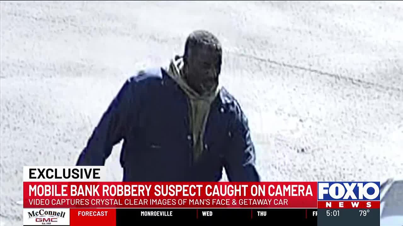 Surveillance video shows moments right before Mobile bank robbery