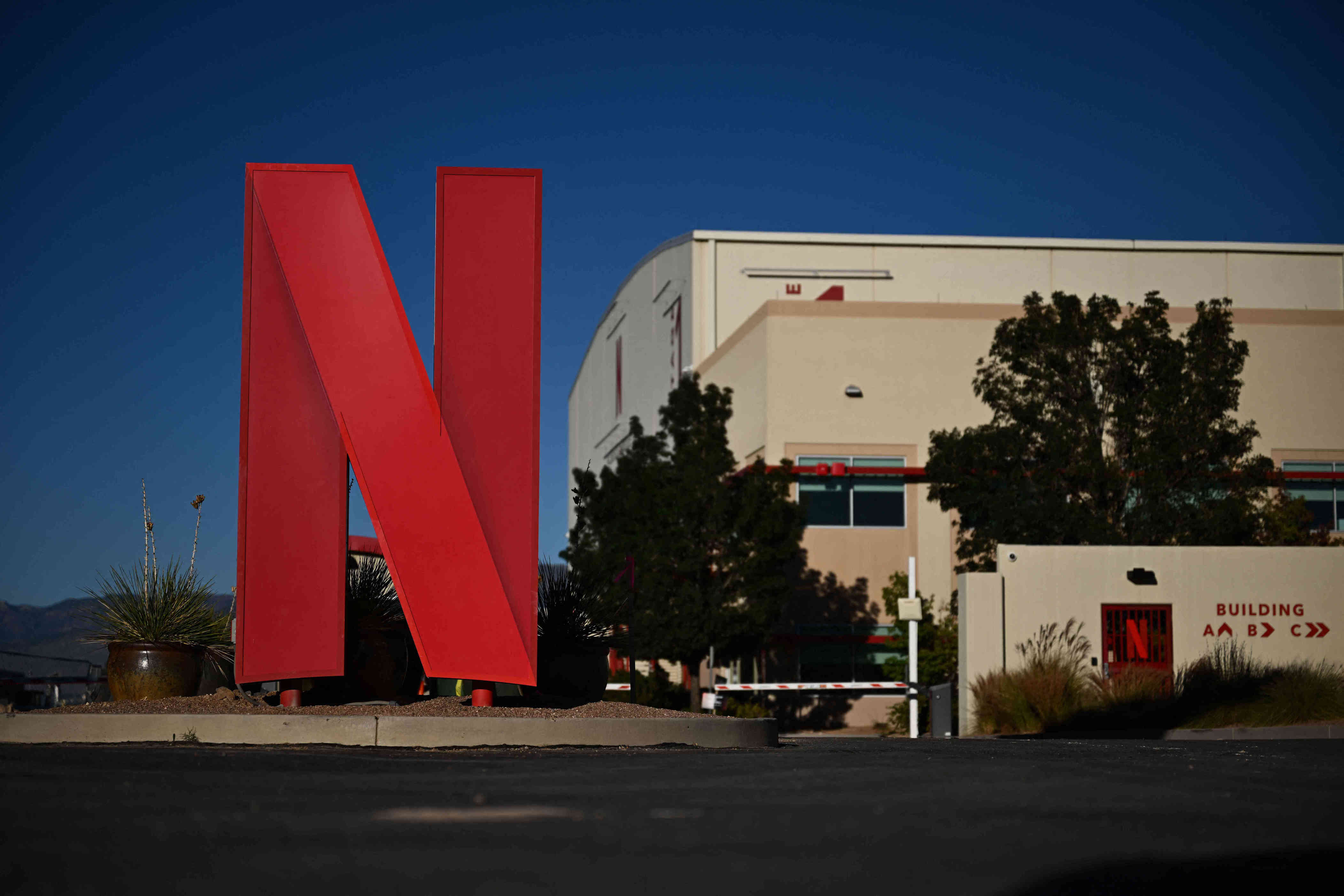 S&P 500 Gains and Losses Today: Netflix Shares Surge as Report Reveals ...