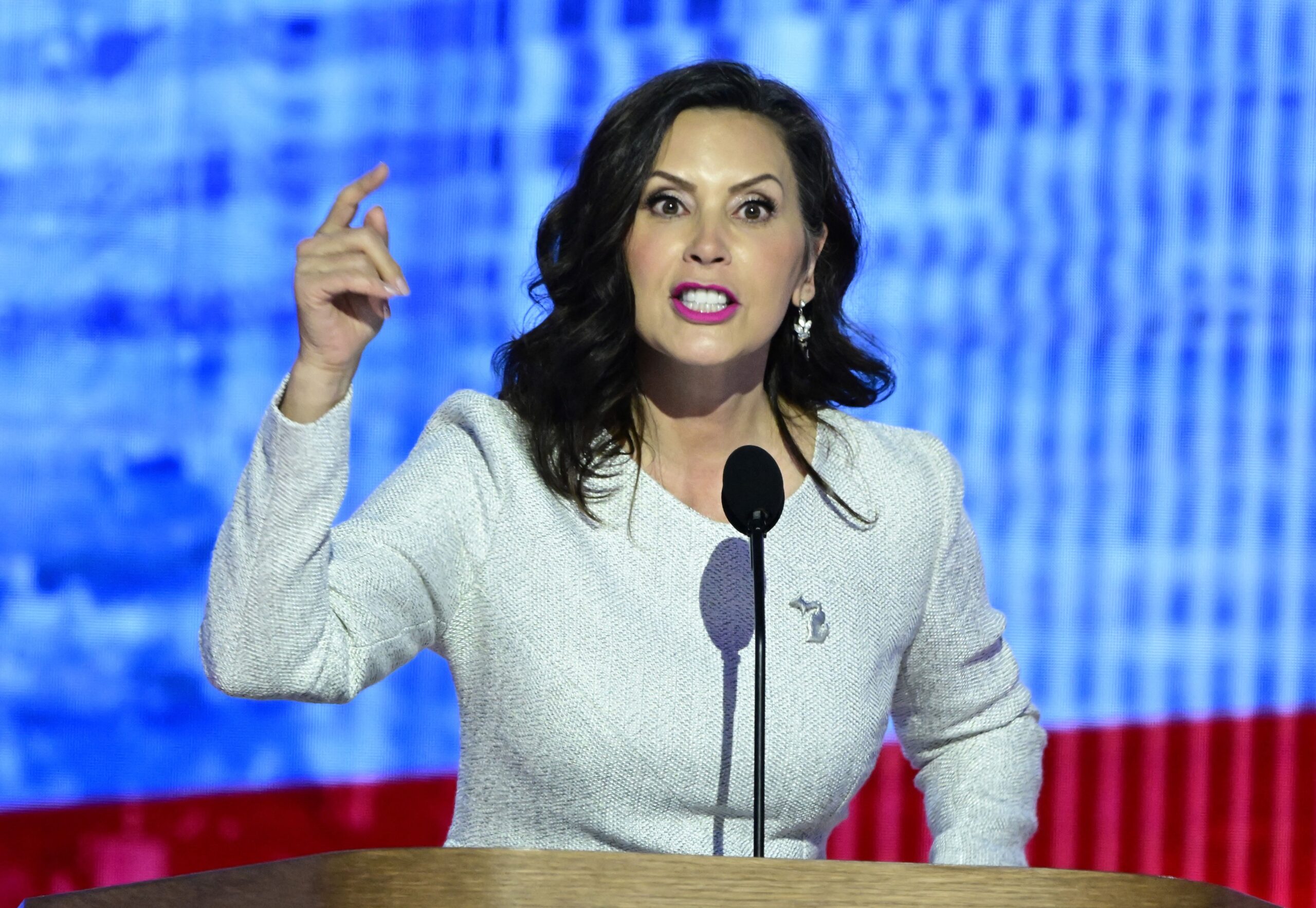 Liberal Governor Regrets Covering Face in Trump Photo